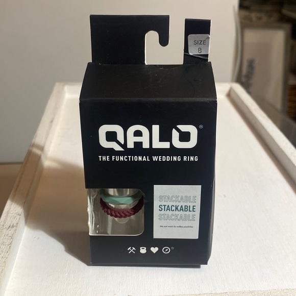 Qalo | Accessories | Qalo The Functional Wedding Ring Size 8 Green Red ...